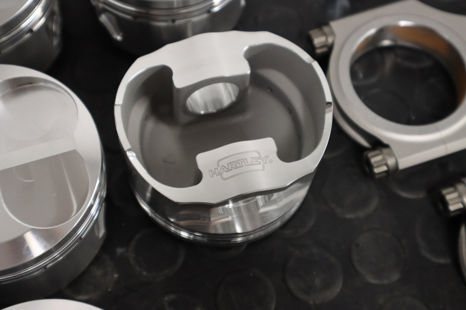 Toyota 1GZ V12 Forged Pistons – Hartley Engines